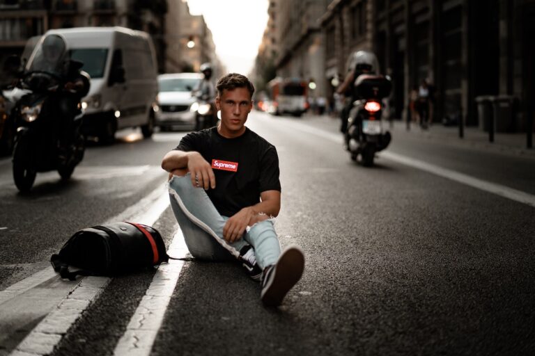 How To Spot The Signs That A Spanish Guy Likes You! - Dating Across ...